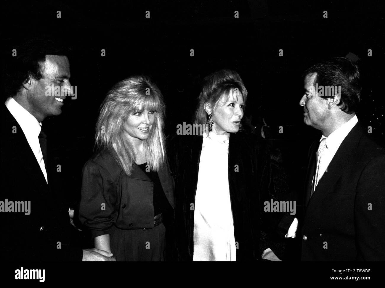 Julio Iglesia, Lisa Hartman, Dick Clark and Angie Dickinson Hollywood ...