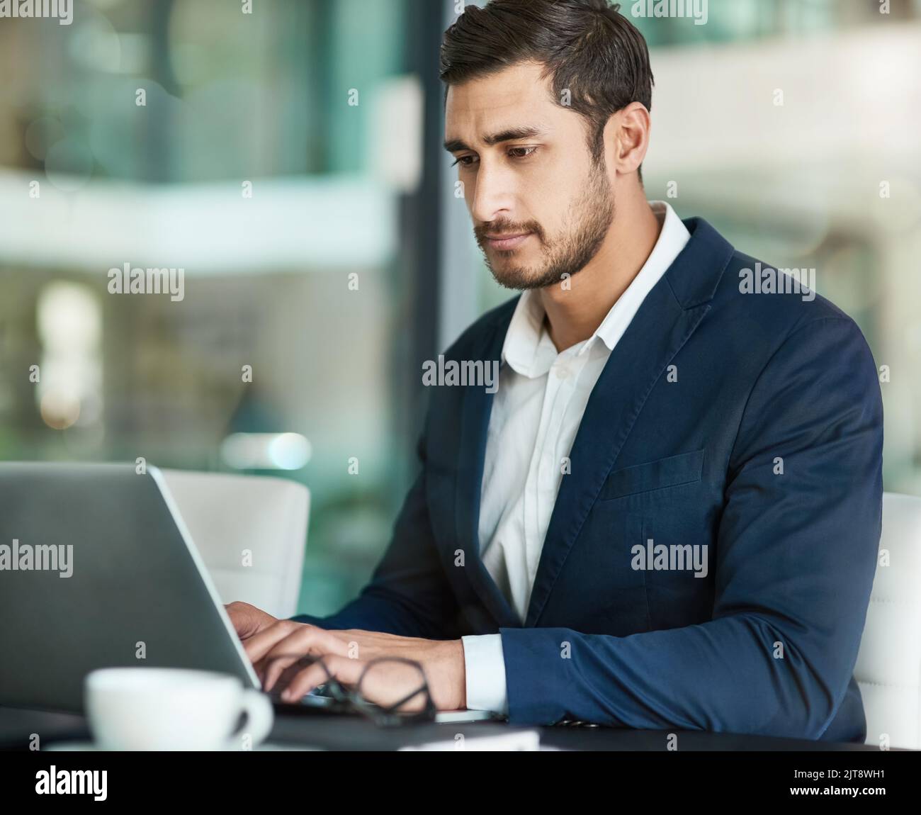 Confident office executive hi-res stock photography and images - Alamy