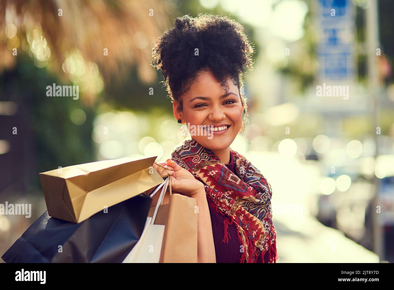 Women doing shopping in fashion hi-res stock photography and images - Alamy