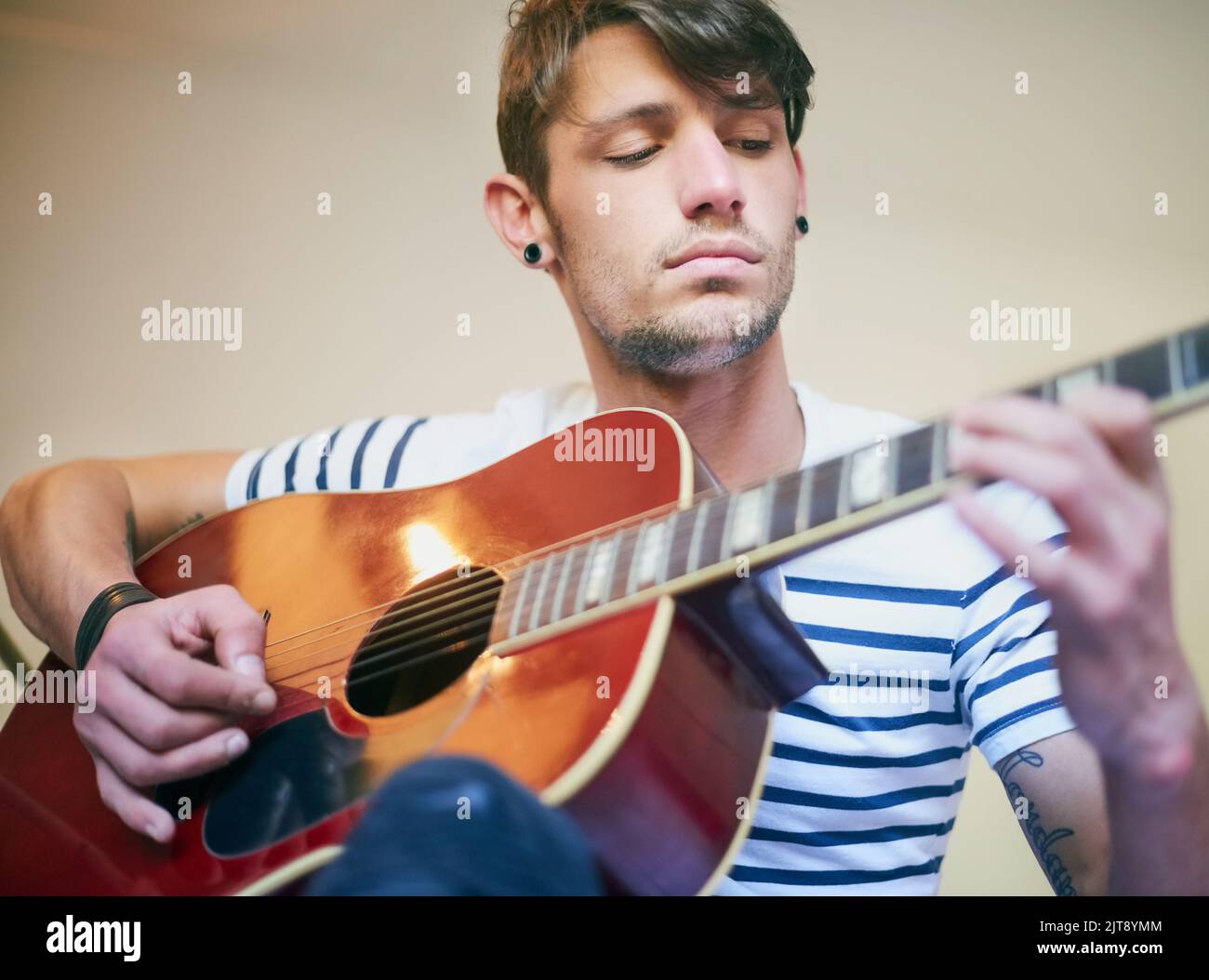 Handsome young men playing guitar hi-res stock photography and images ...