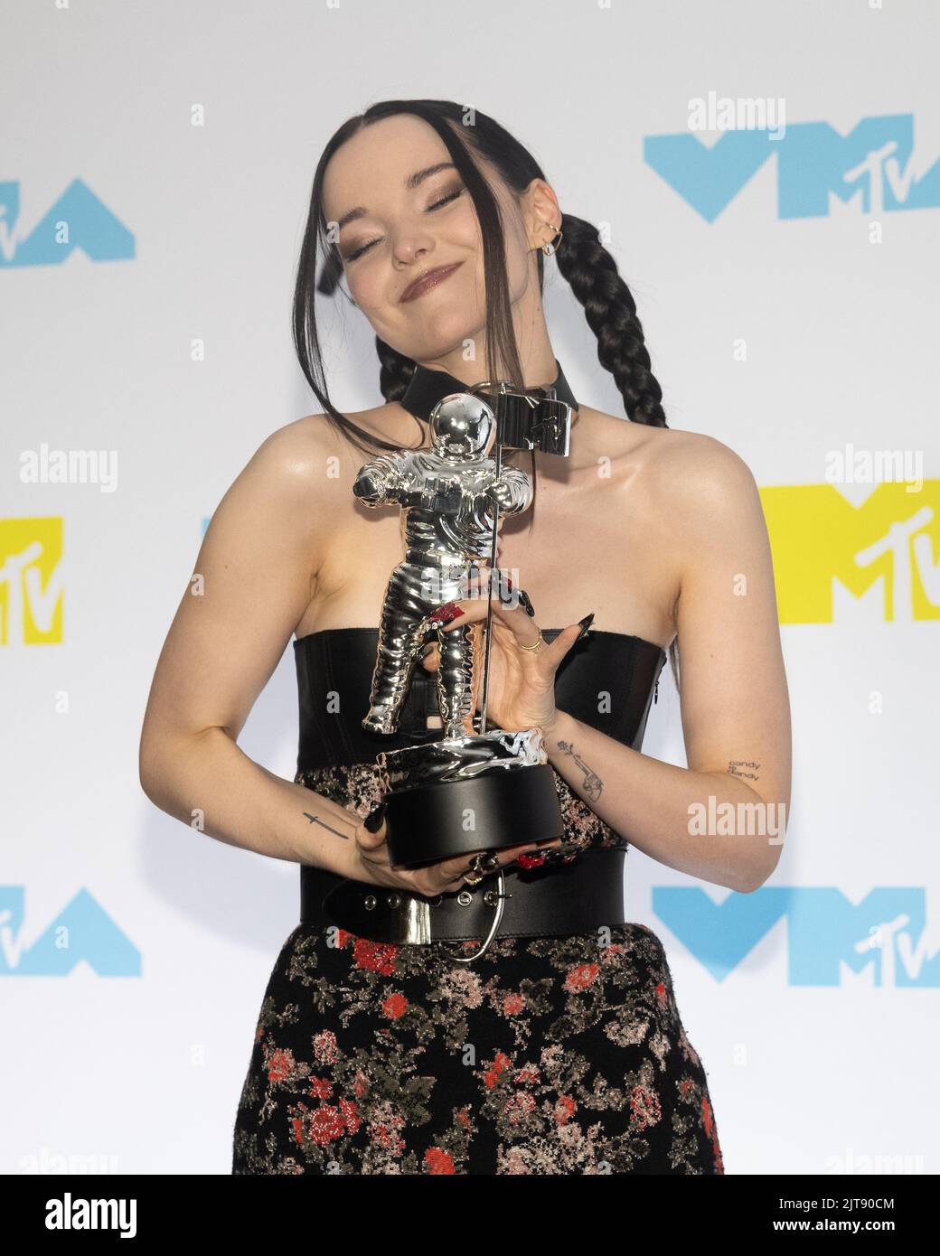 Newark, United States. 28th Aug, 2022. Dove Cameron holds Moon Person ...