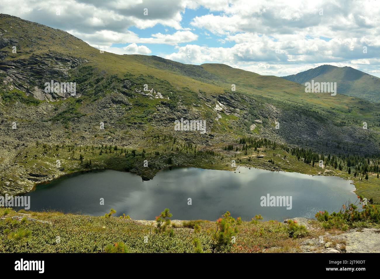Sloping green mountainside hi-res stock photography and images - Alamy