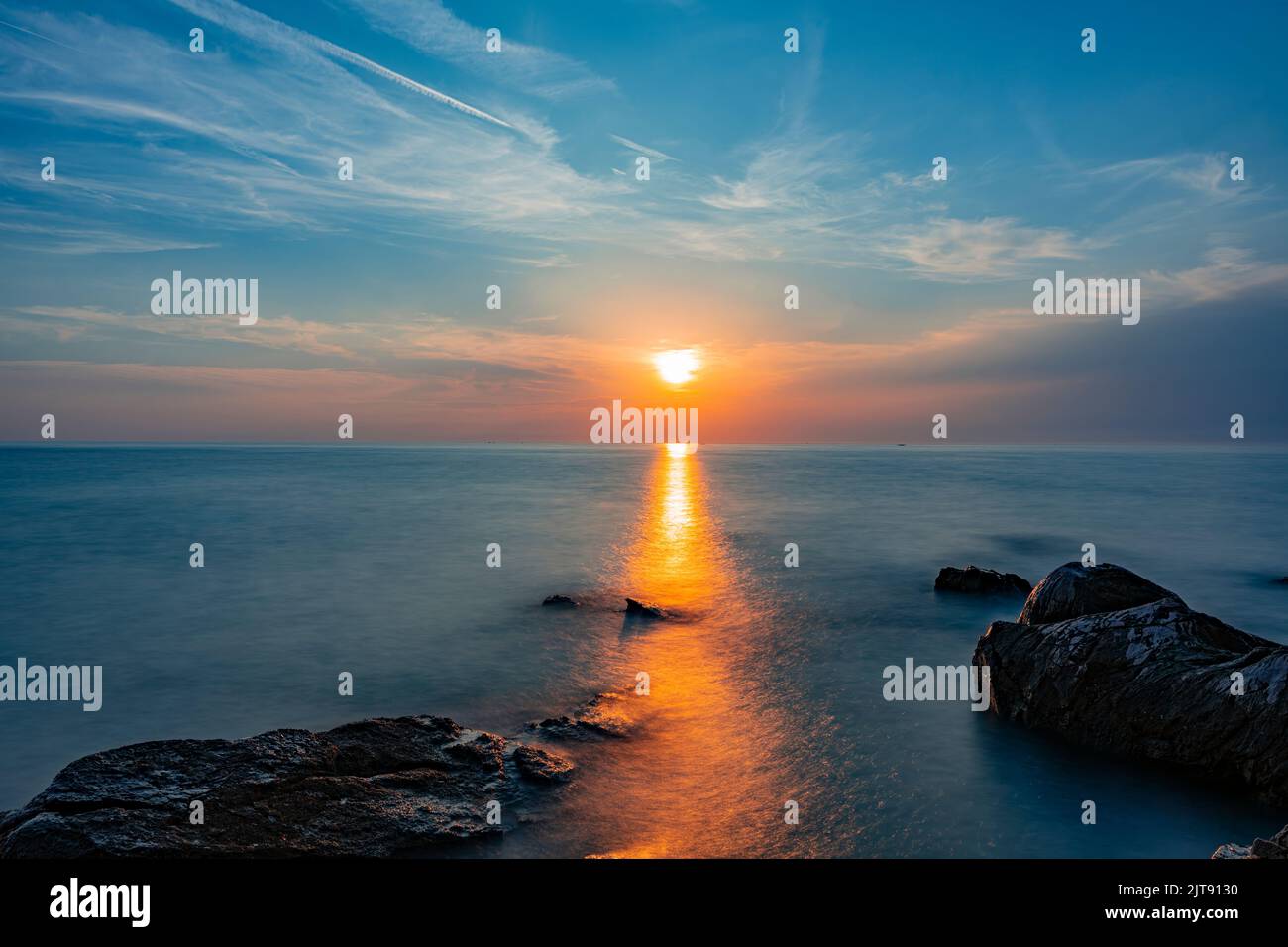 Sun falling into the water Stock Photo - Alamy