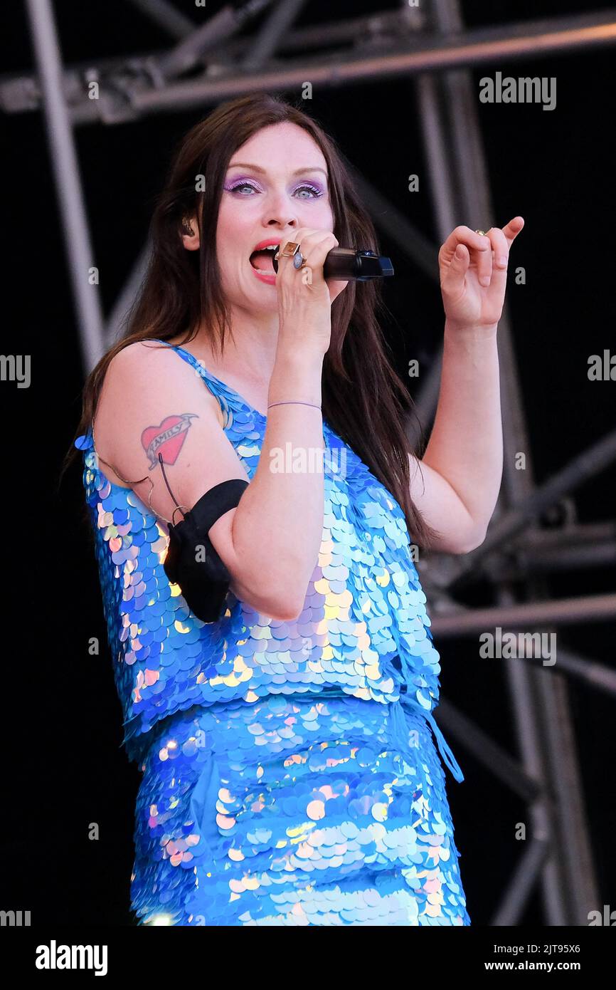 Sophie Michelle Ellis-Bextor, English model, singer, and songwriter ...