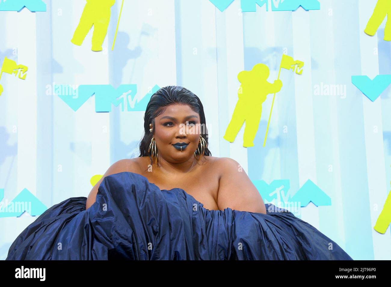 Mtv video music awards 2022 lizzo hi-res stock photography and images ...