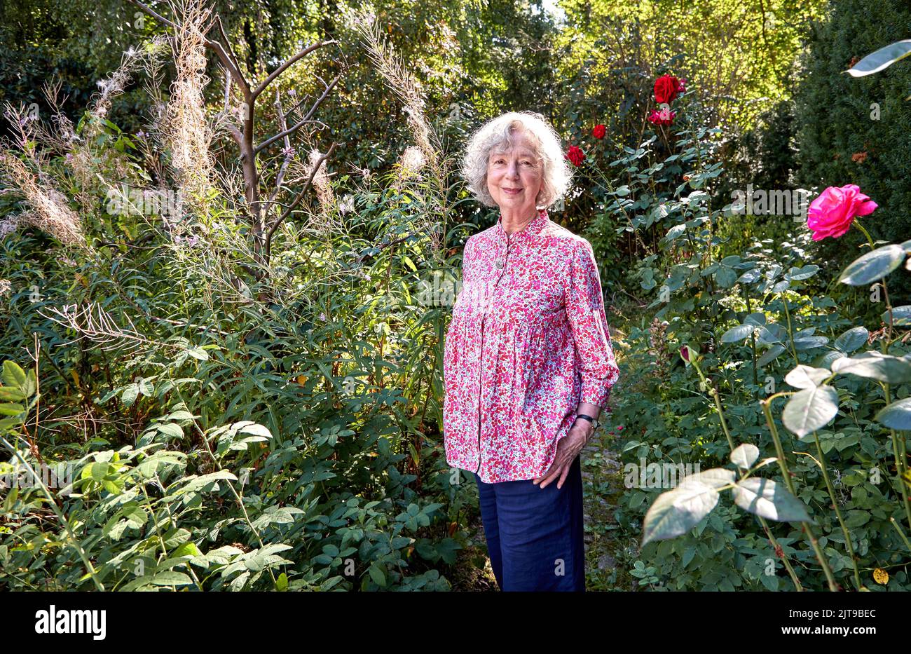 Hamburg, Germany. 24th Aug, 2022. Ulla Hahn, writer, stands in her ...