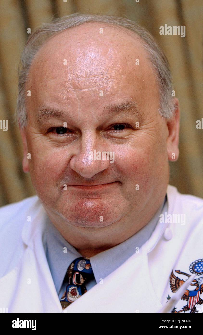 George w bush cooking white house hi-res stock photography and images ...