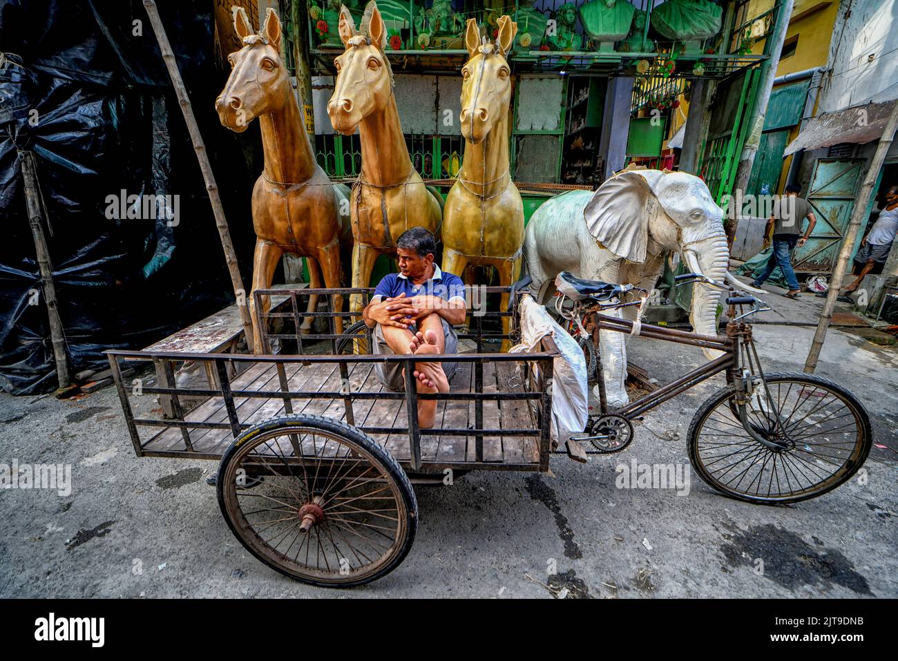 Kolkata cart puller hi-res stock photography and images - Alamy