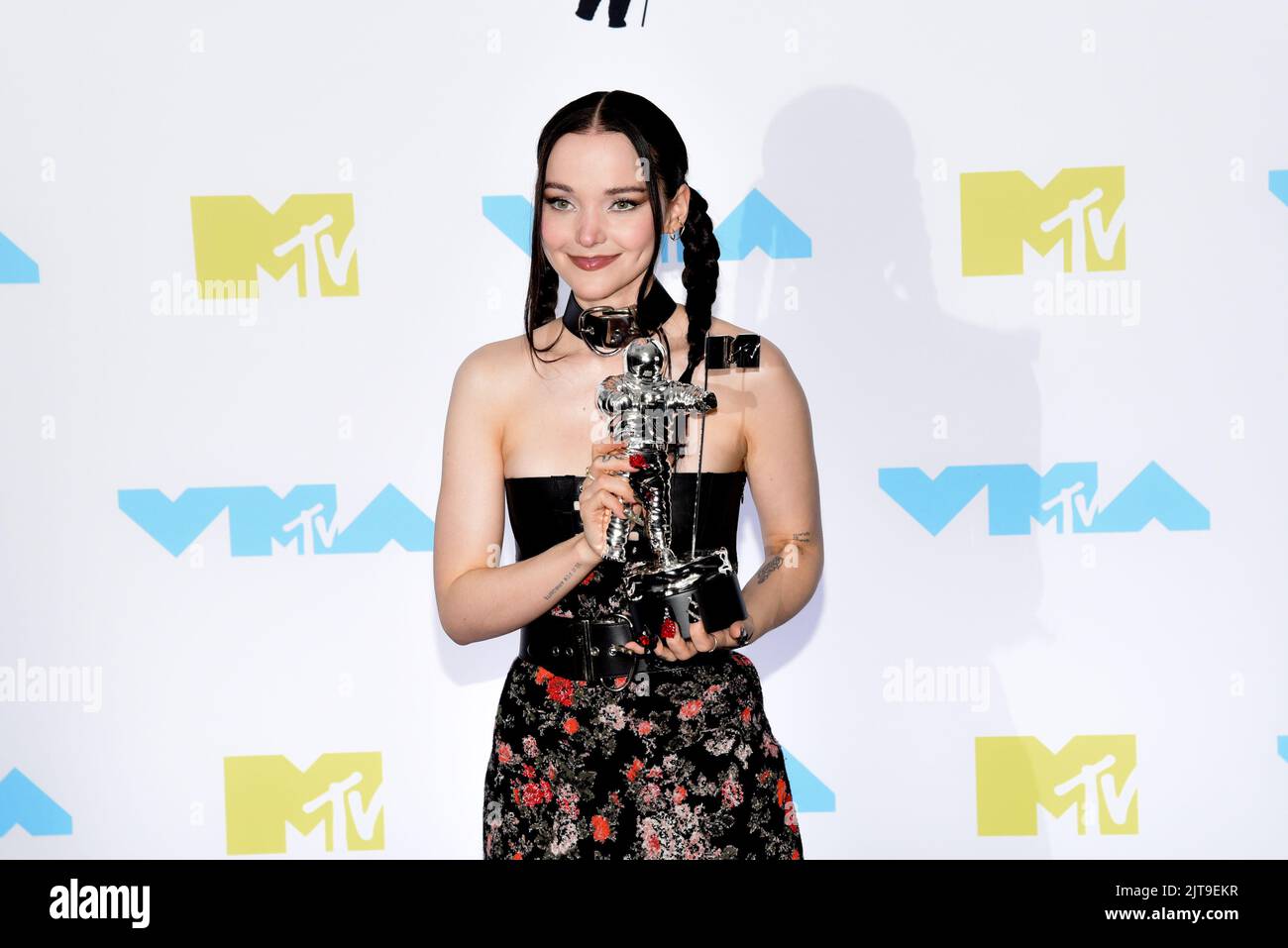 New Jersey, USA. 28th Aug, 2022. Dove Cameron posing for photos inside ...