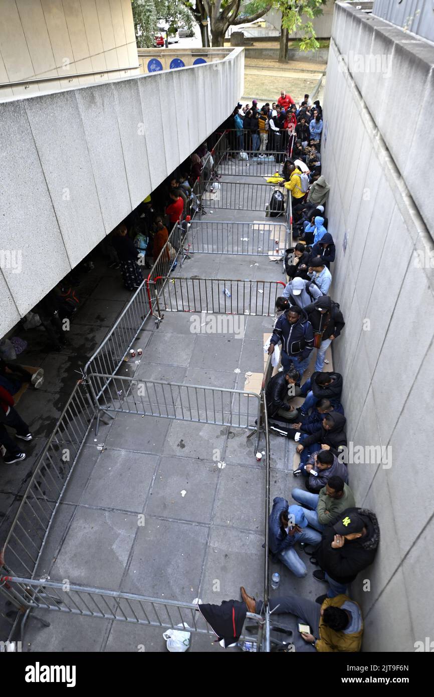 Federal agency people wait hi-res stock photography and images - Alamy