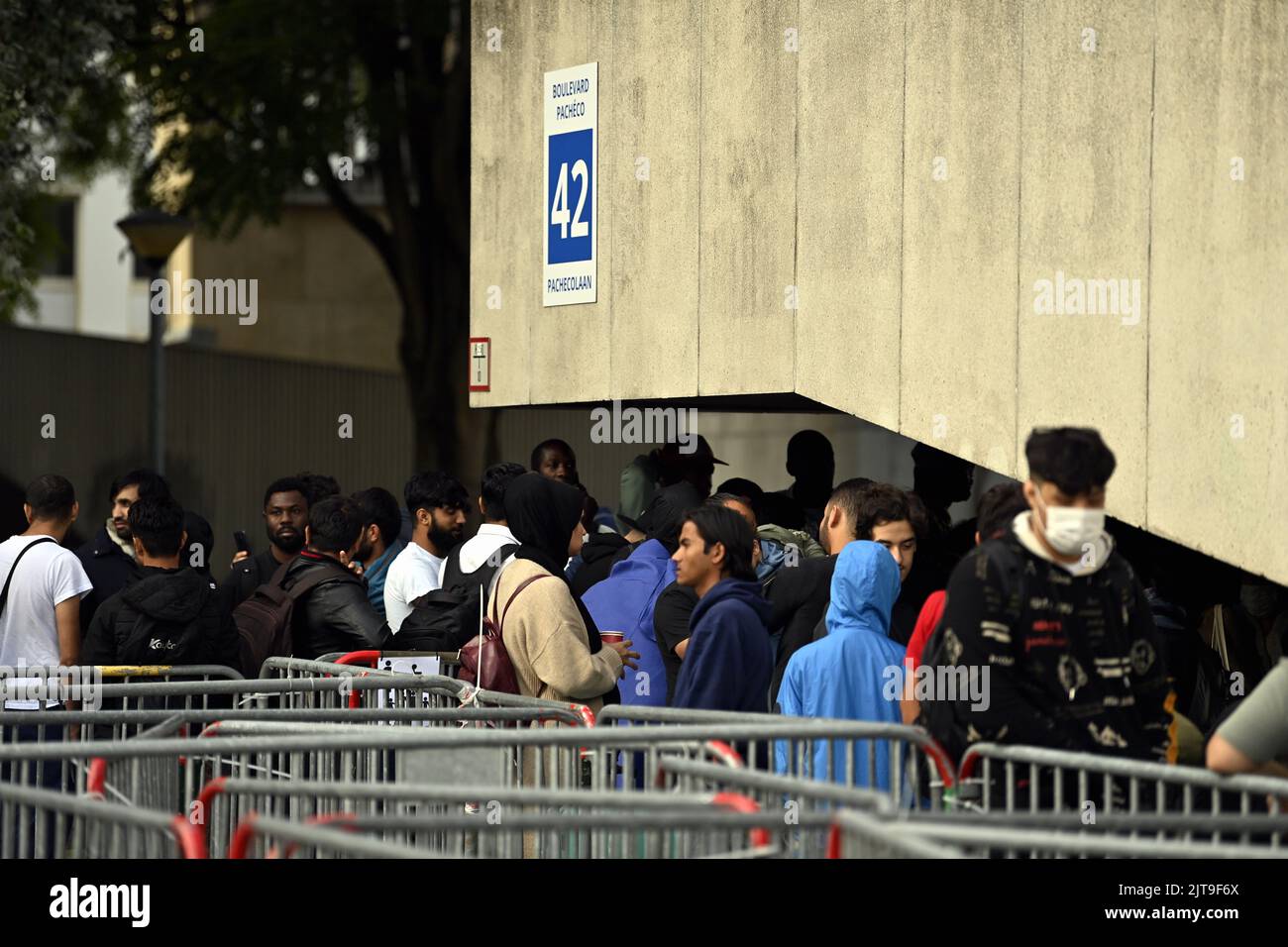 Brussels, Belgium. 29th Aug, 2022. Asylum seekers wait outside the ...