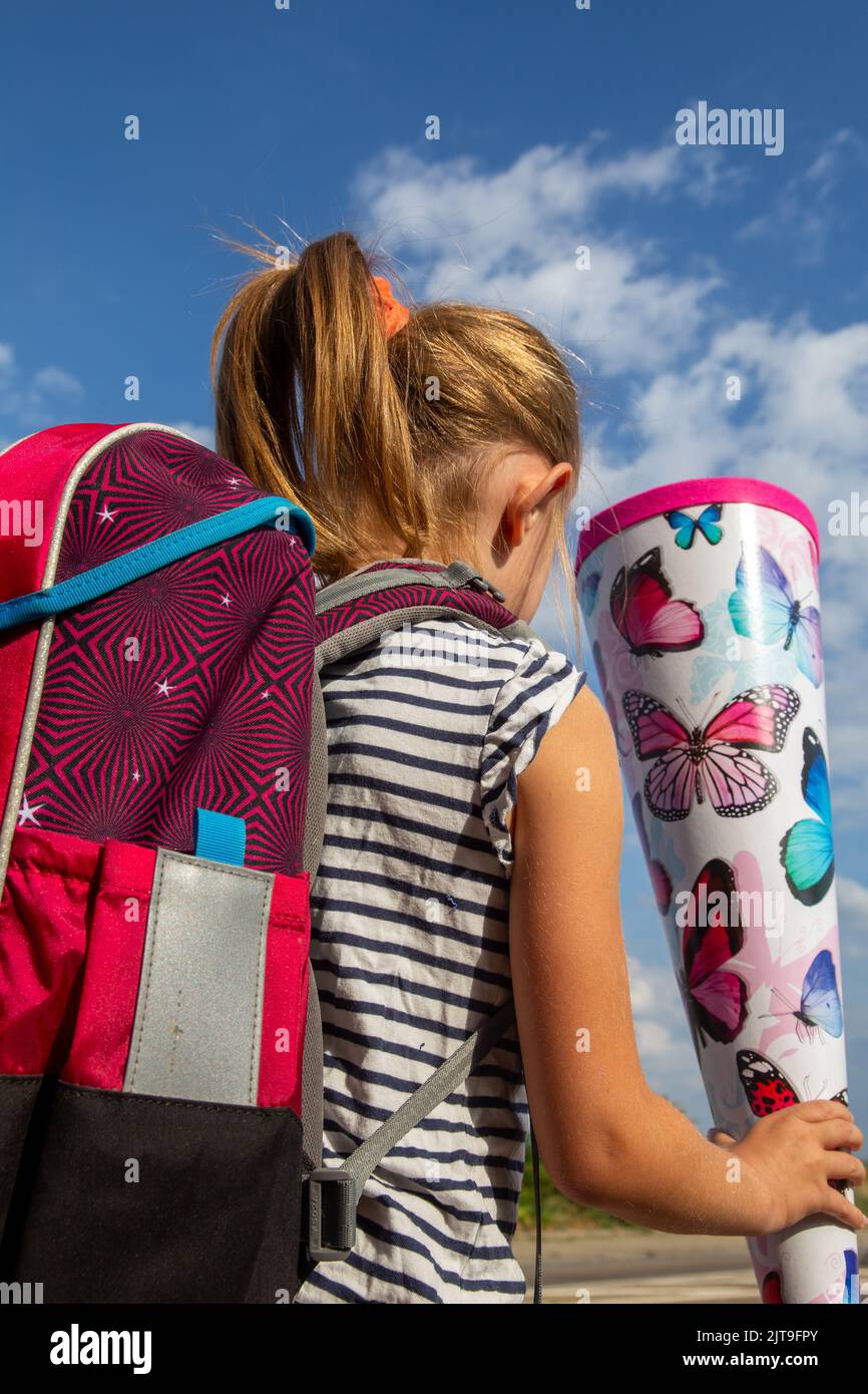 Symbol image: Girl on her way to her first day at school (model ...