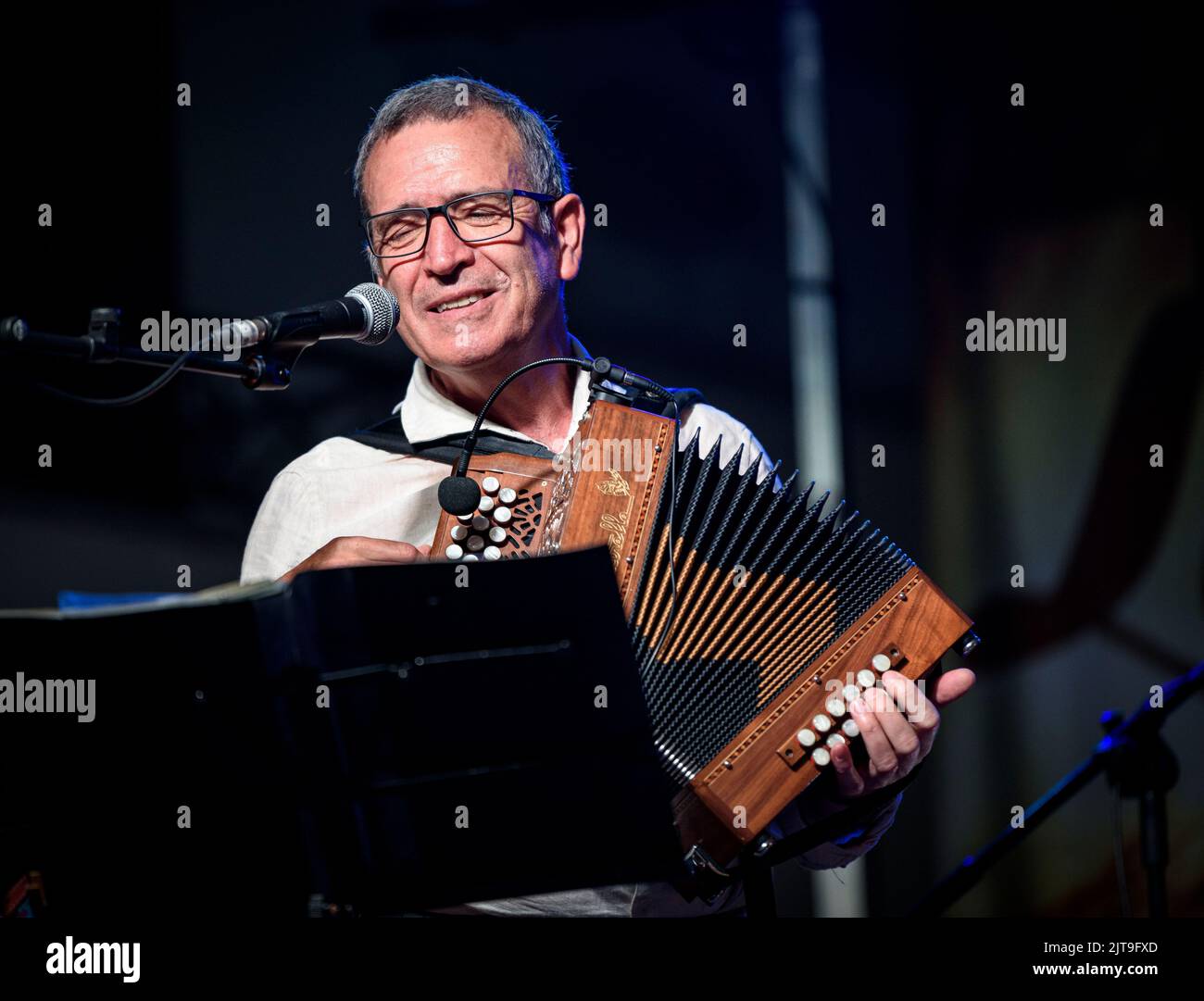 Concert by the Aranese group Sarabat, based on traditional Occitan folk ...