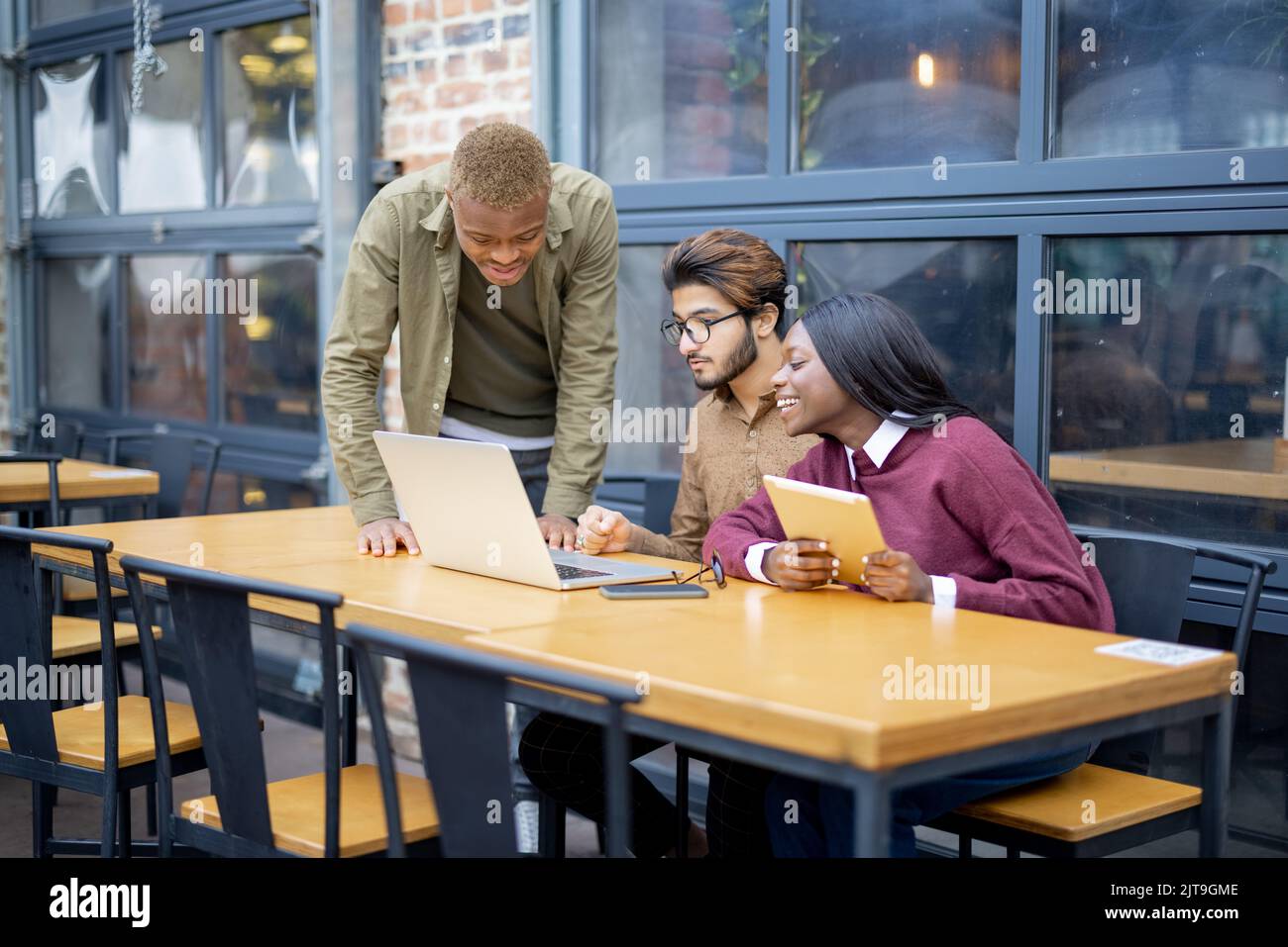 Multiracial e hi-res stock photography and images - Alamy