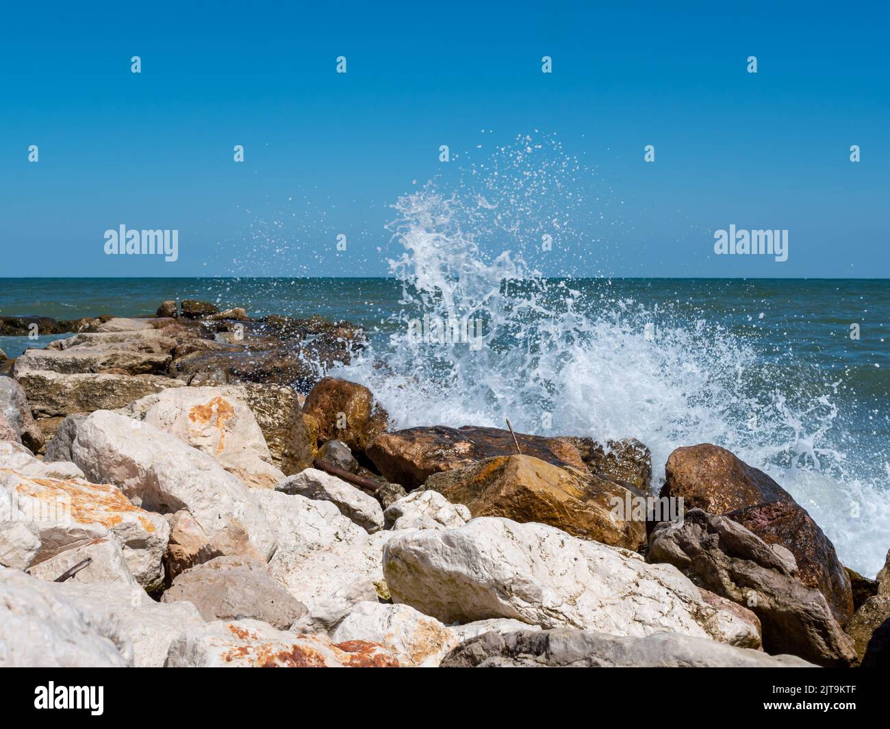 Rocks break hi-res stock photography and images - Alamy
