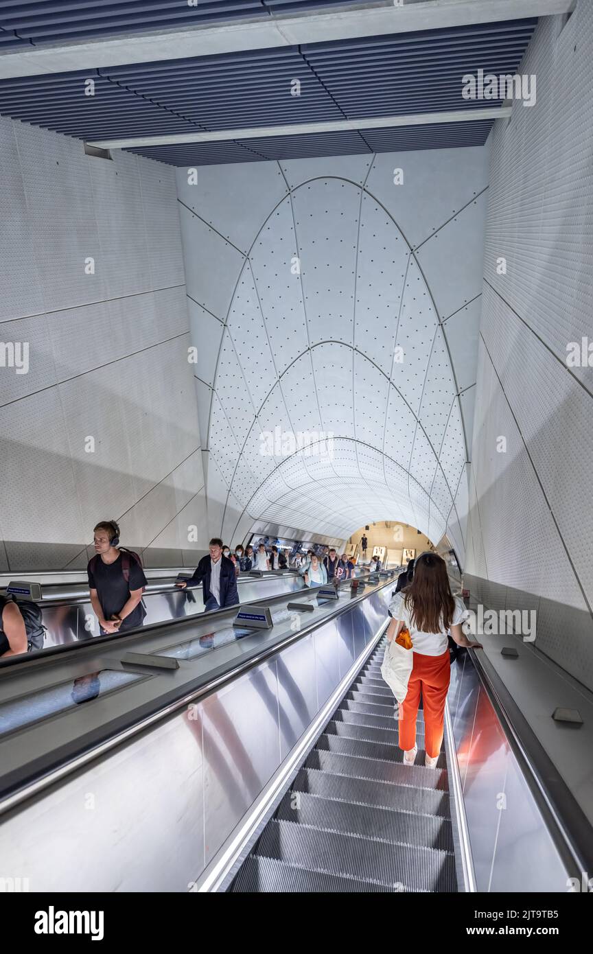 Whitechapel - Elizabeth Line Station Stock Photo - Alamy