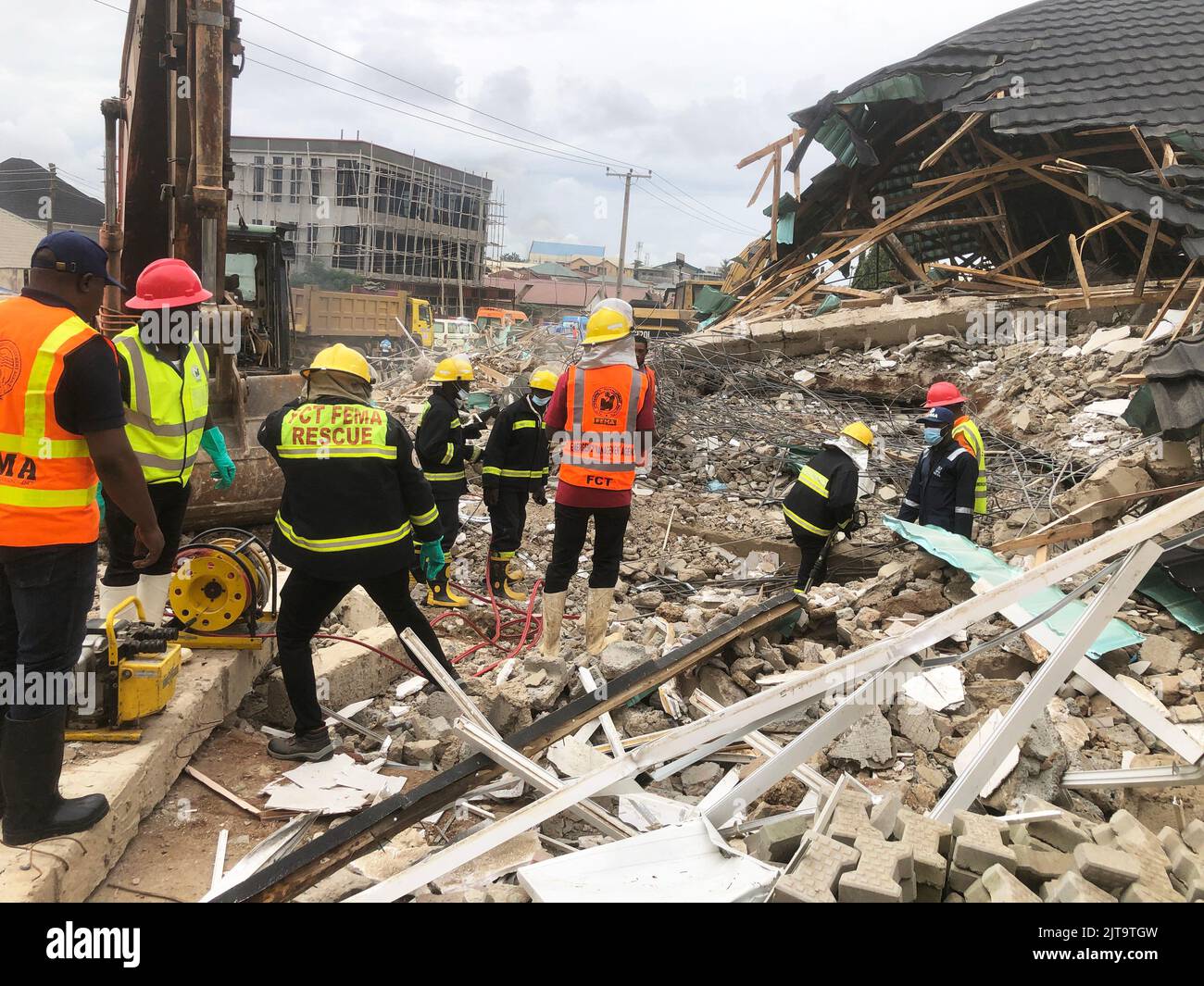 Nigeria building collapse hi-res stock photography and images - Alamy