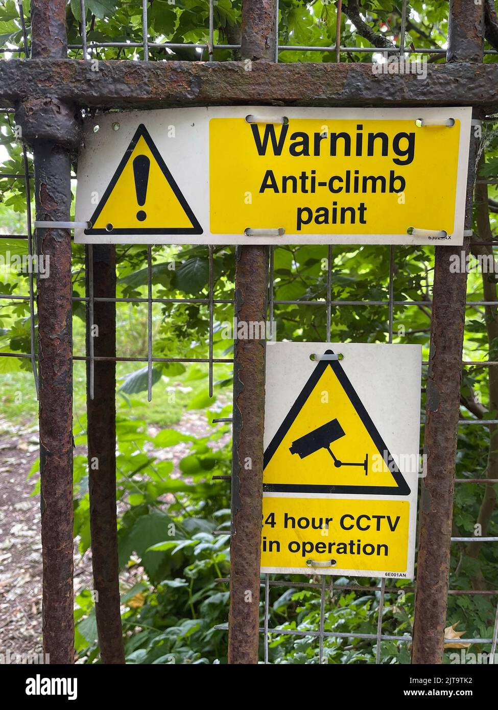 Security gate cctv sign hi-res stock photography and images - Alamy