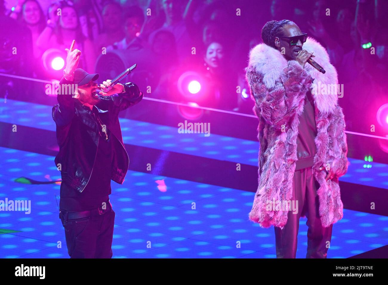 August 28th, 2022. Newark, USA. Eminem and Snoop Dogg on stage at the ...