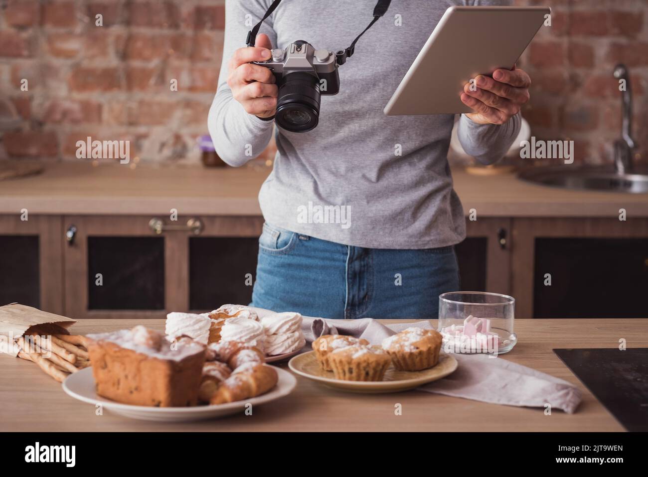 food photographer blogging business cakes pastries Stock Photo - Alamy