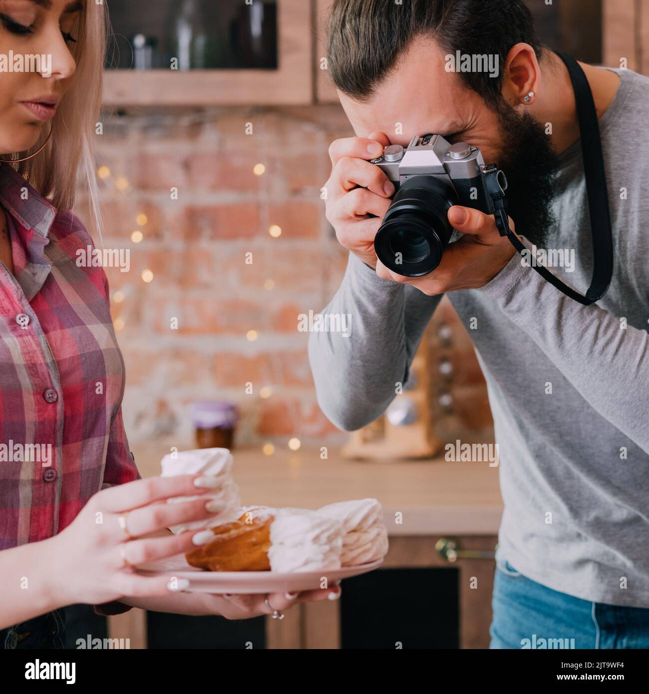 cooking blog hobby lifestyle man woman dessert Stock Photo - Alamy