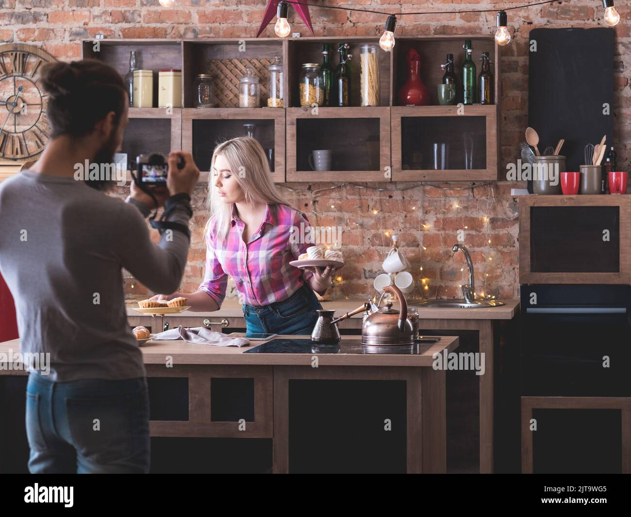 food vlog culinary podcast man camera woman Stock Photo - Alamy