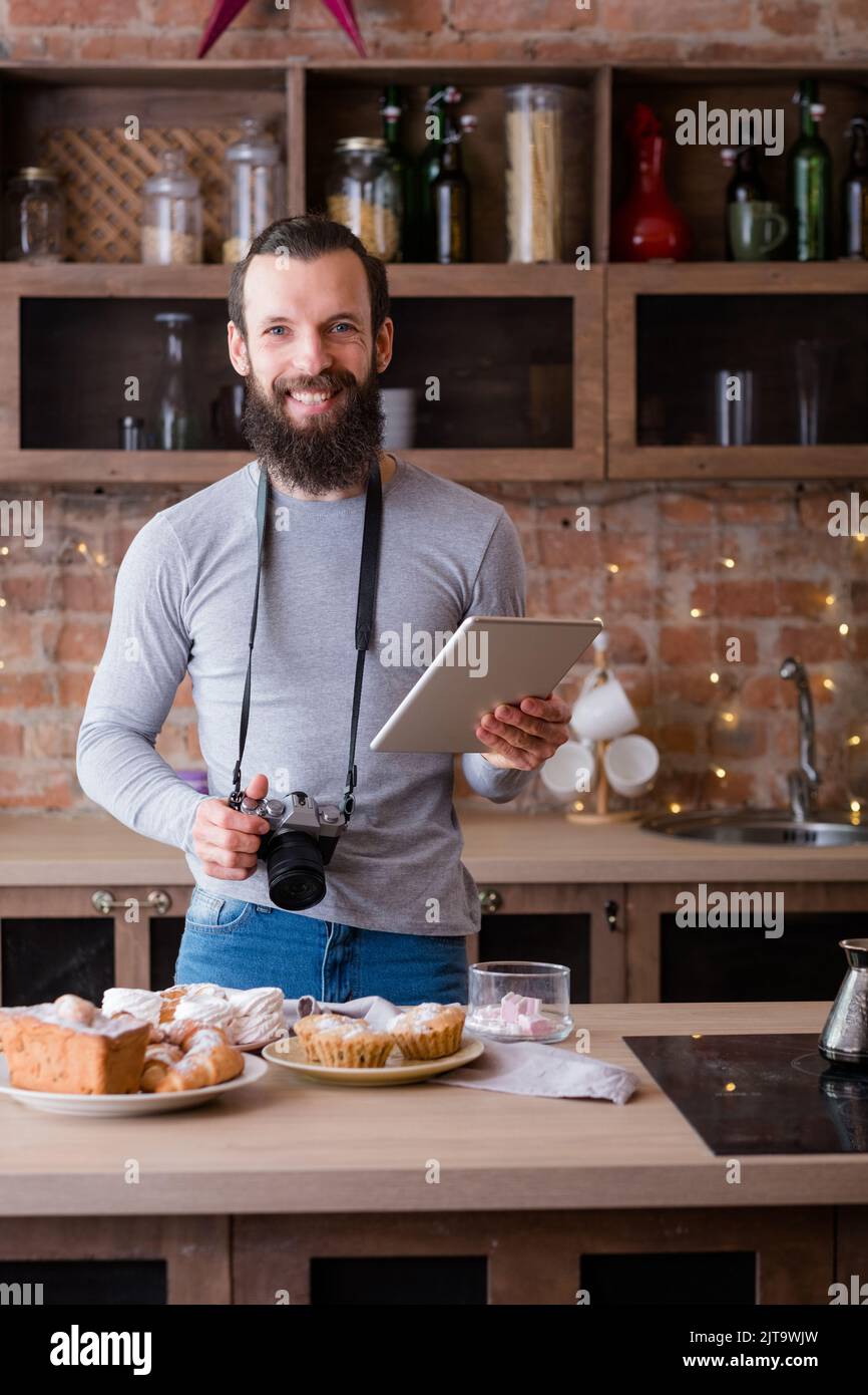 food photographer blogging business cakes pastries Stock Photo - Alamy
