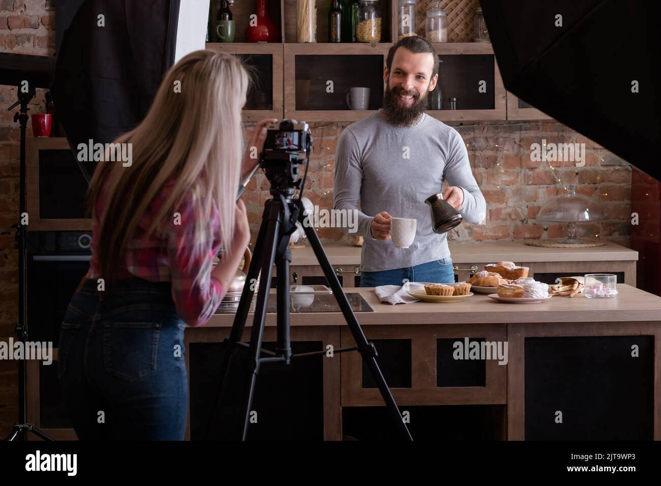 lifestyle photographer man backstage photography Stock Photo - Alamy