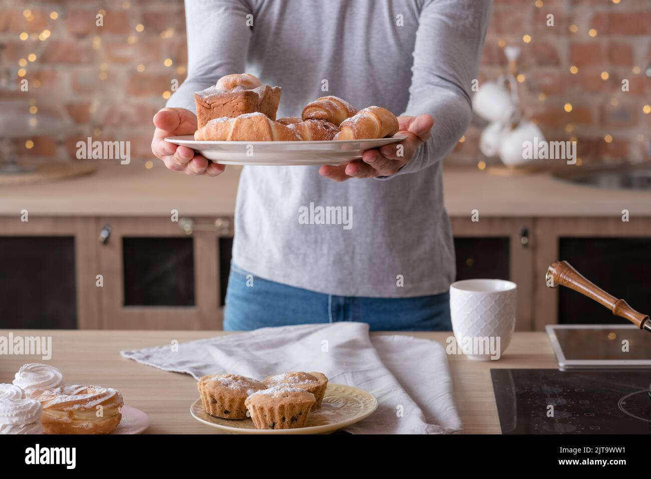 cooking man hobby lifestyle fresh cakes pastries Stock Photo - Alamy