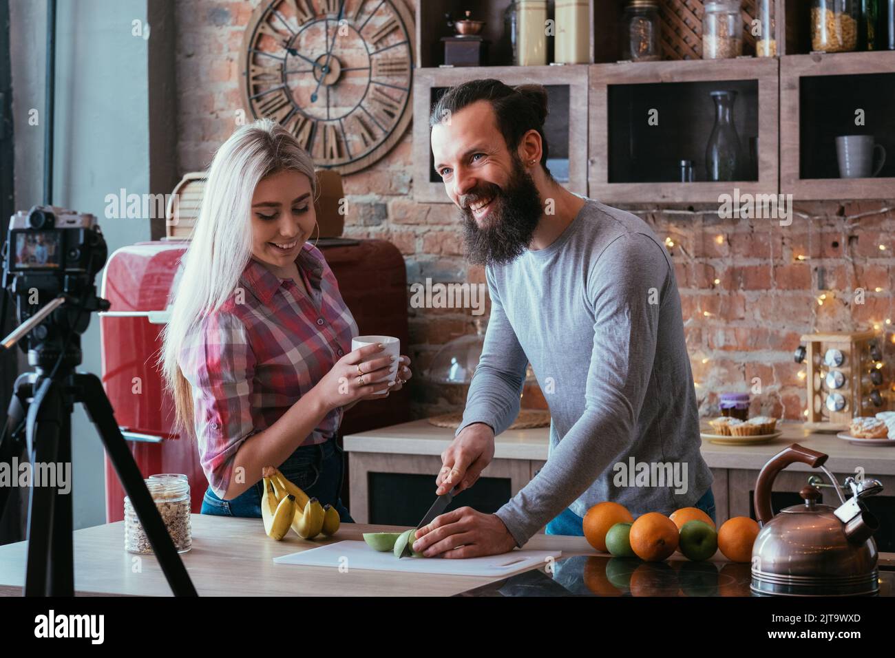 food vlog healthy nutrition smoothie recipe couple Stock Photo - Alamy