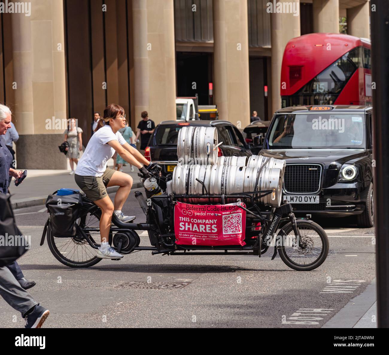 Barrel delivery bike Stock Photo - Alamy