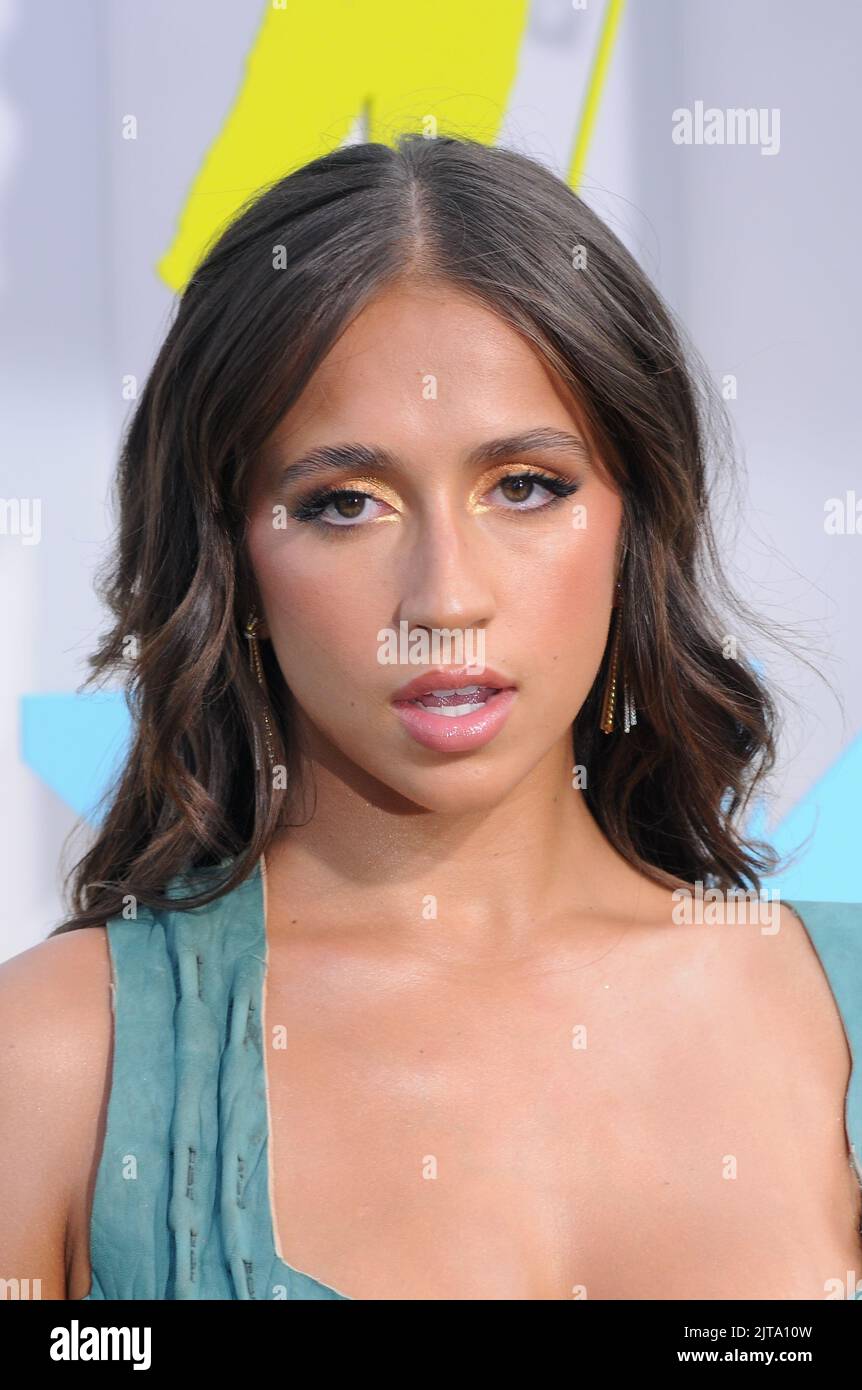 Newark, USA. 28th Aug, 2022. Tate McRae walking on the black carpet at ...