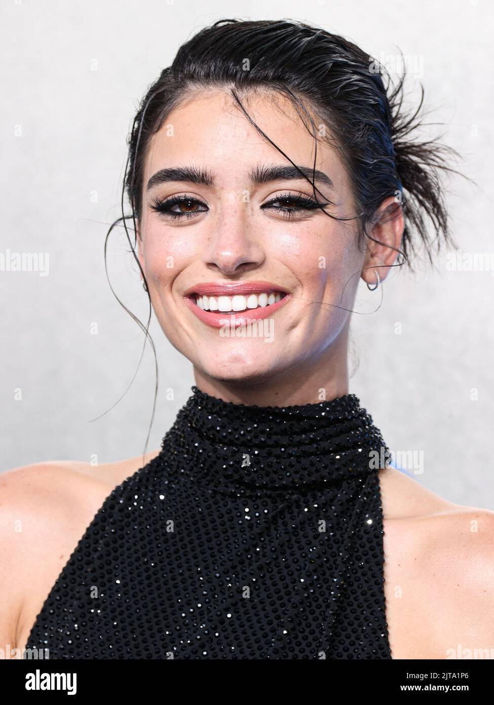 NEWARK, NEW JERSEY, USA - AUGUST 28: Dixie D'Amelio arrives at the 2022 ...