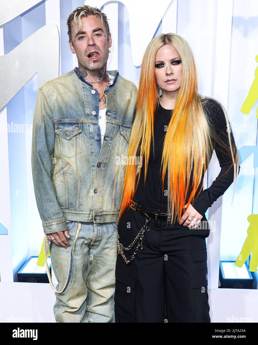 Avril lavigne and mod sun hi-res stock photography and images - Alamy