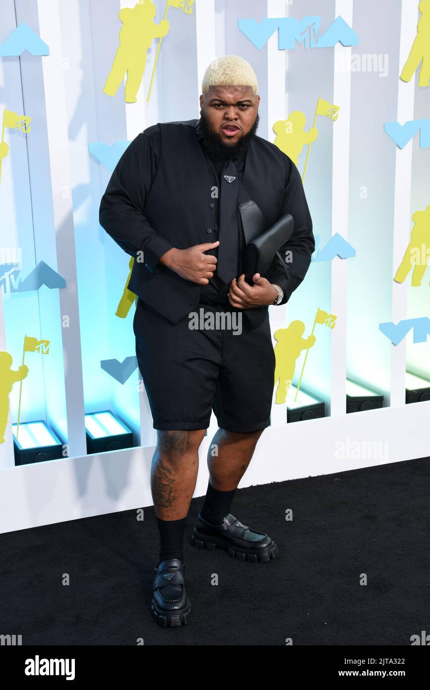 Druski walking on the black carpet at the 2022 MTV Video Music Awards ...