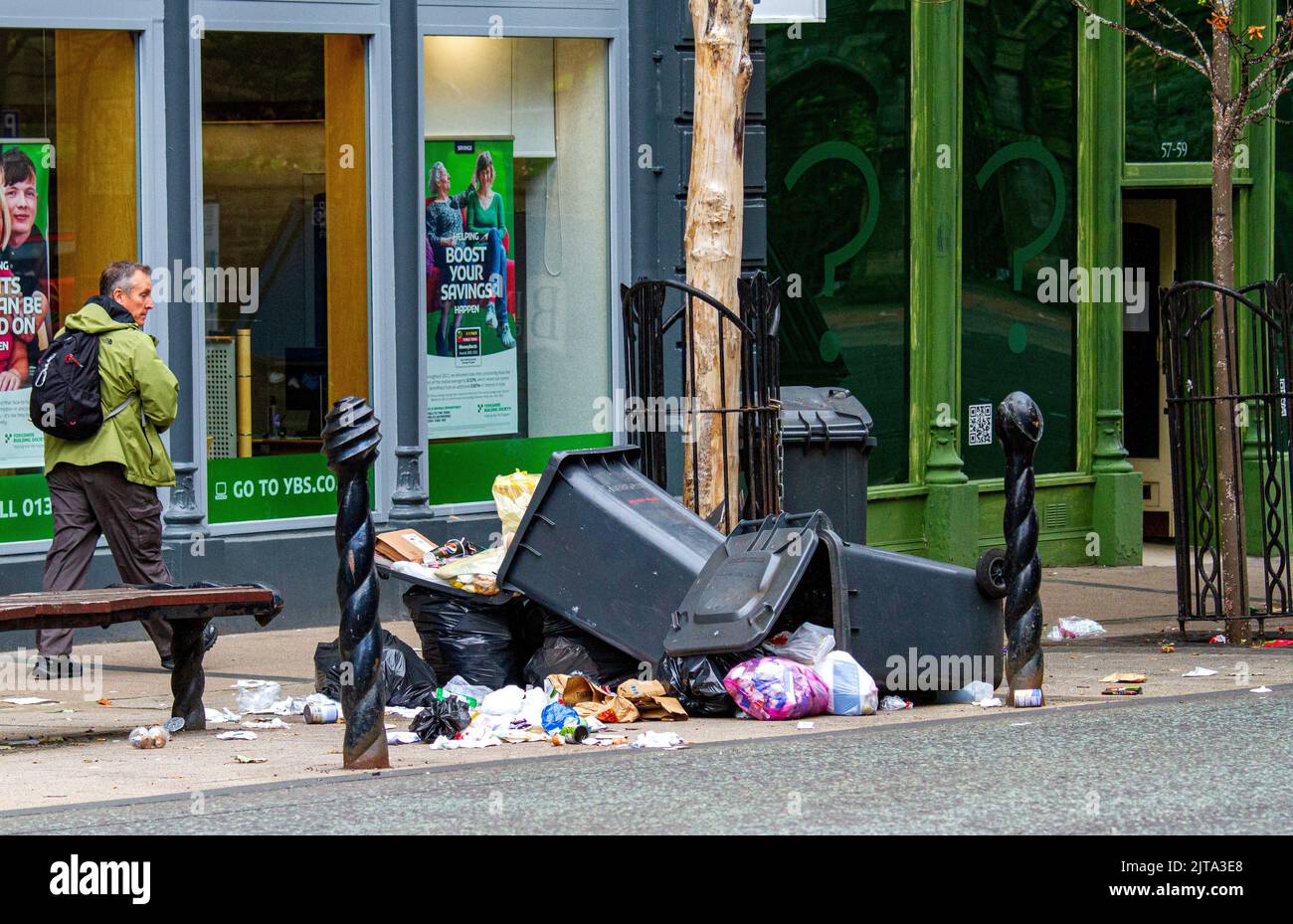 Littered streets hi-res stock photography and images - Alamy