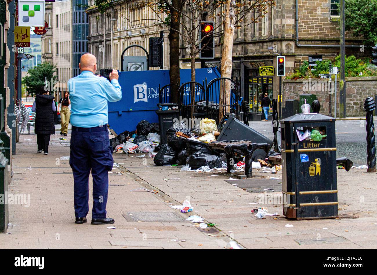 Littered streets hi-res stock photography and images - Alamy