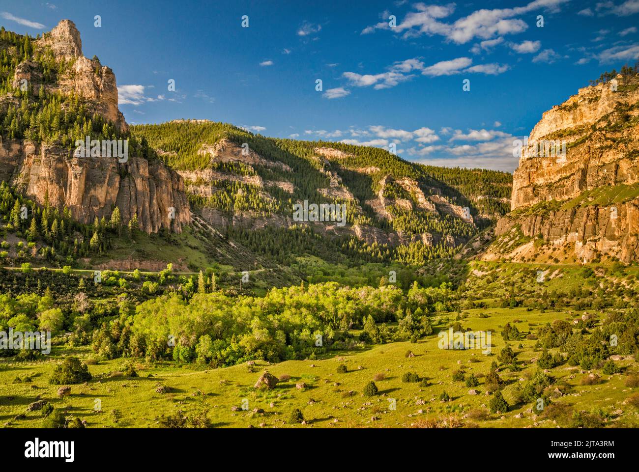 Big cliffs in western united states hi-res stock photography and images ...