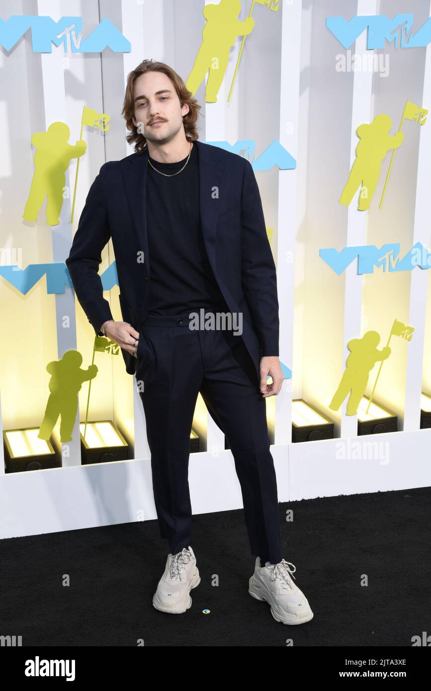 Dazy walking on the black carpet at the 2022 MTV Video Music Awards ...