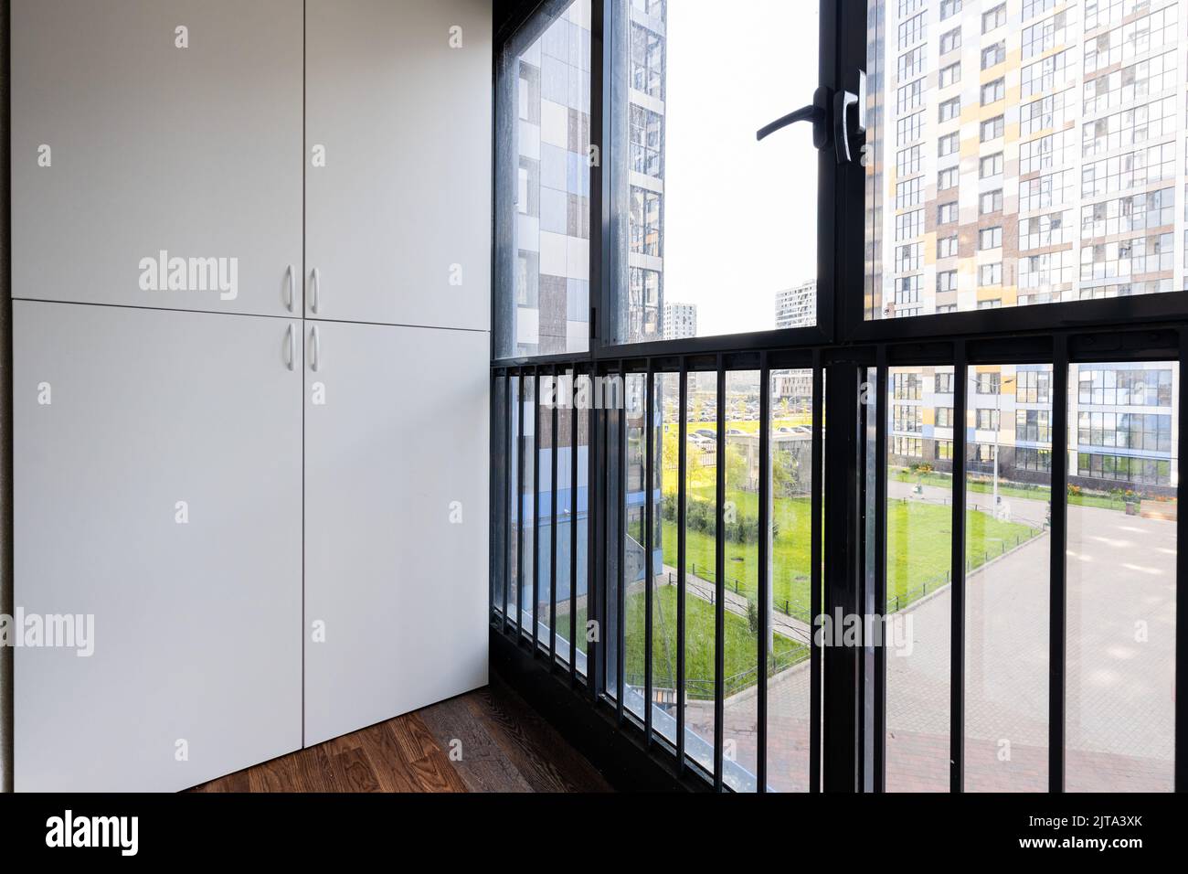 Empty balcony hi-res stock photography and images - Alamy