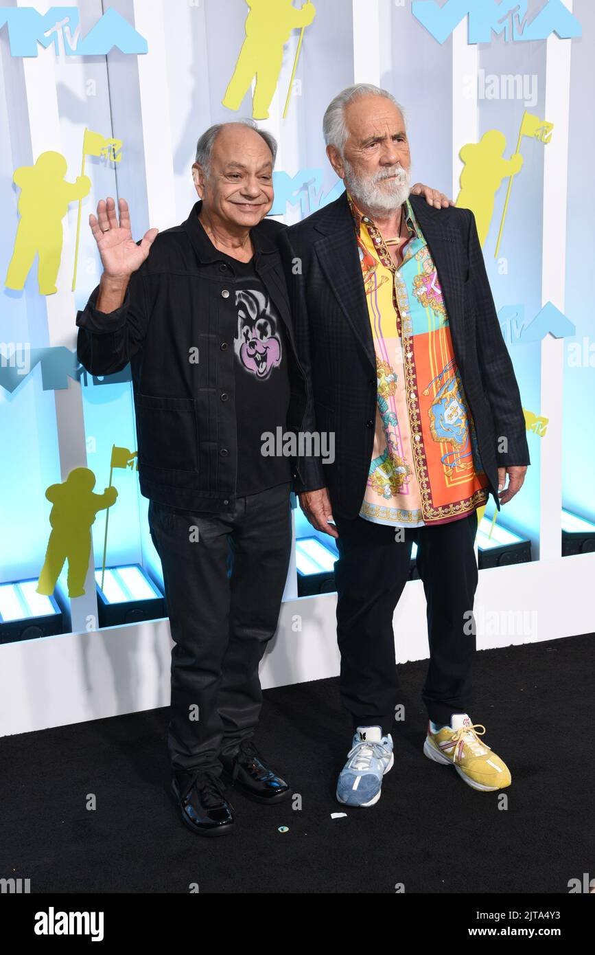 Cheech Marin and Tommy Chong walking on the black carpet at the 2022 ...