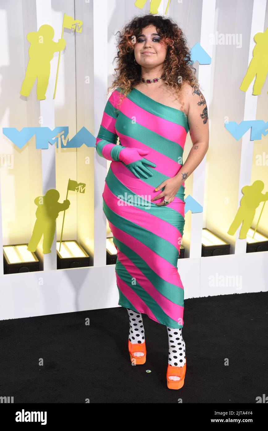 Remi Wolf walking on the black carpet at the 2022 MTV Video Music ...