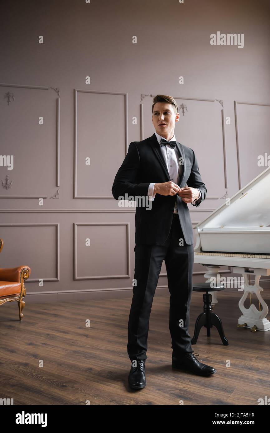 Elegant piano woman hi-res stock photography and images - Alamy