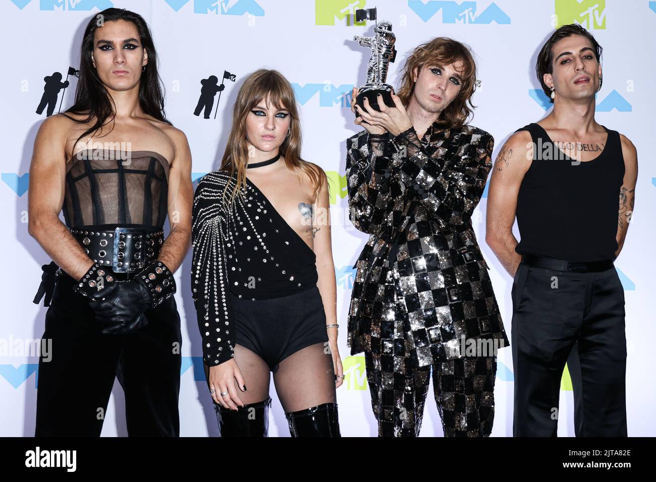 Newark, USA. 28th Aug, 2022. NEWARK, NEW JERSEY, USA - AUGUST 28: Ethan Torchio, Victoria De ...