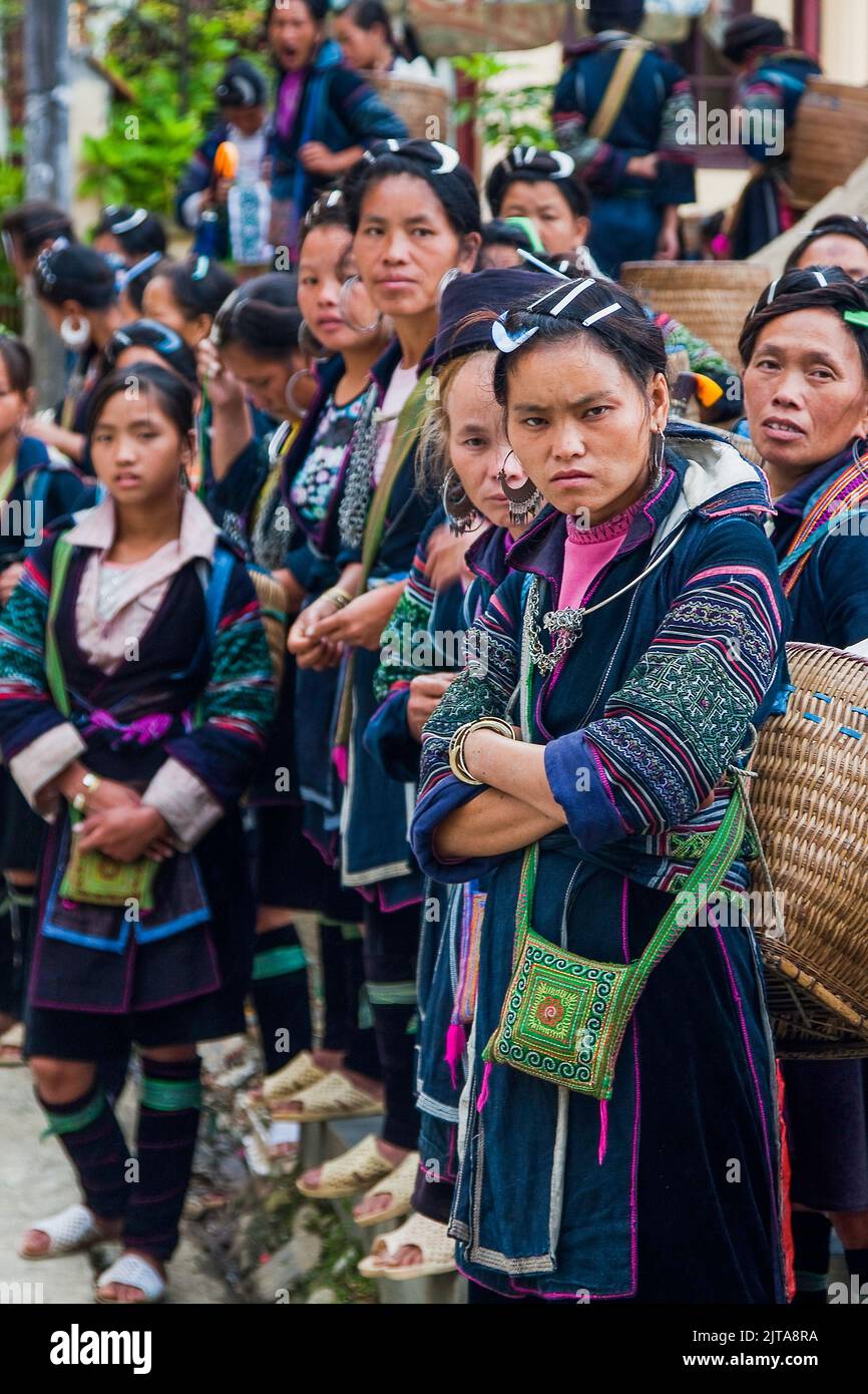 Black hmong girls traditional clothing hi-res stock photography and ...