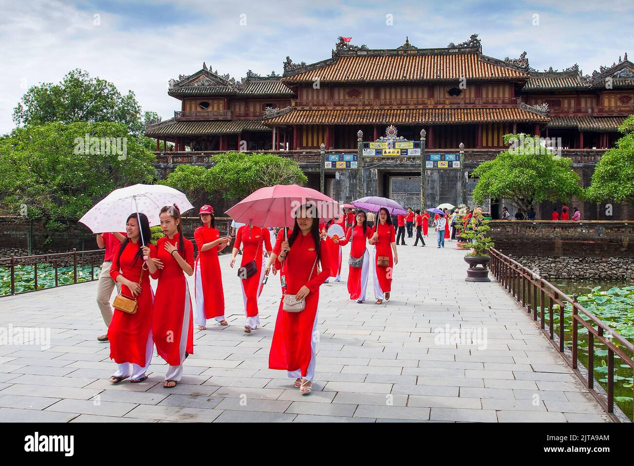 Students hue hi-res stock photography and images - Alamy