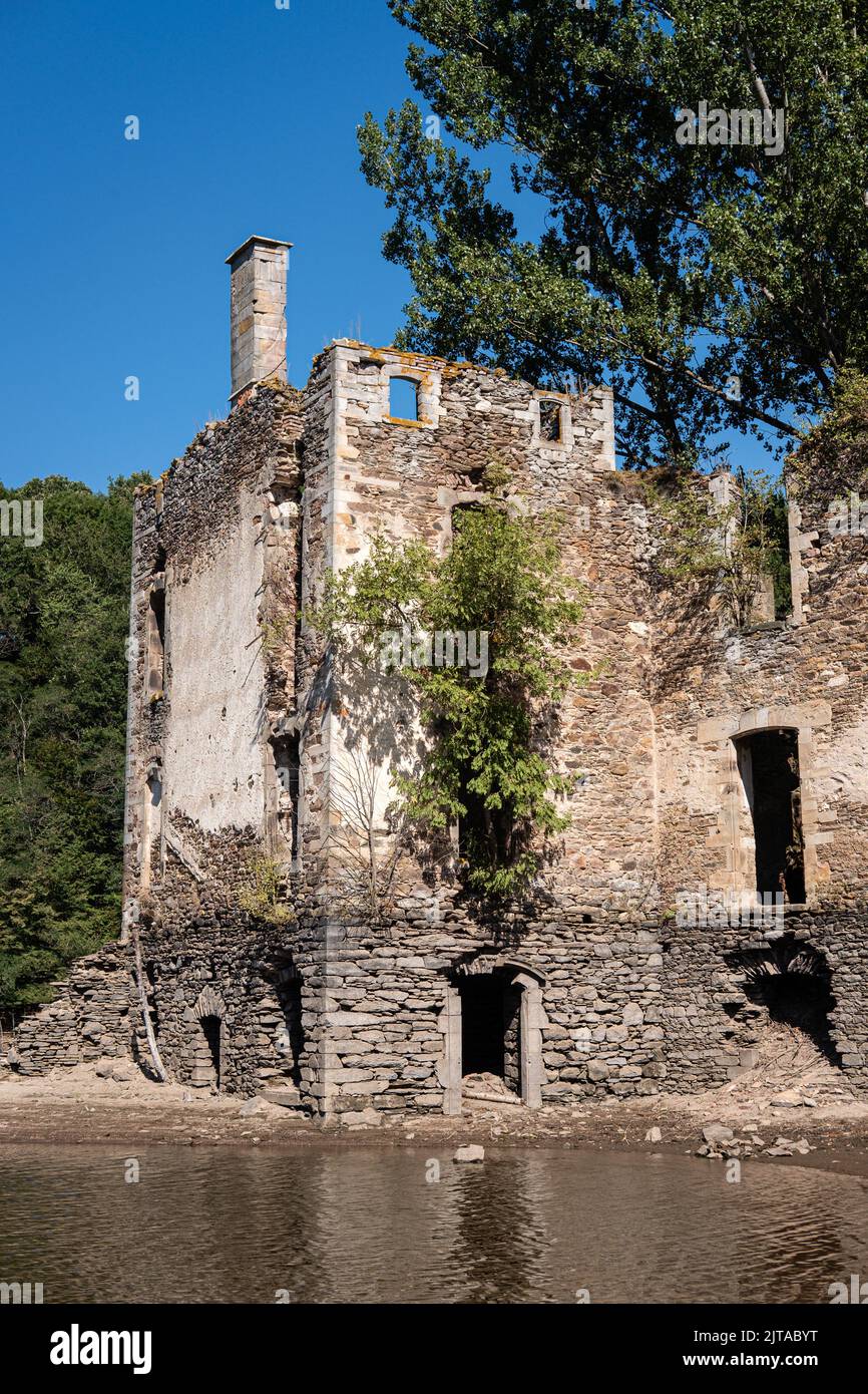 Vestiges d un chateau hi-res stock photography and images - Alamy