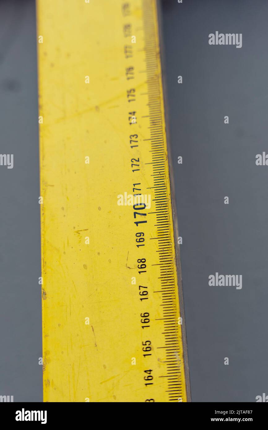 yellow bubble Building level with length markings on a grey background ...