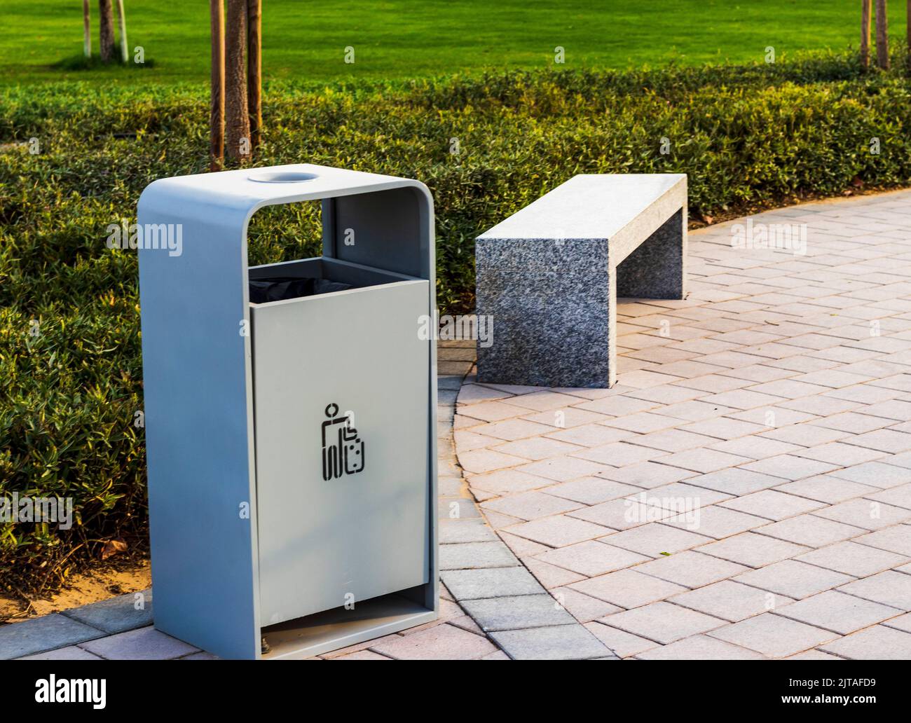 Garbage bin bench in park hi-res stock photography and images - Alamy