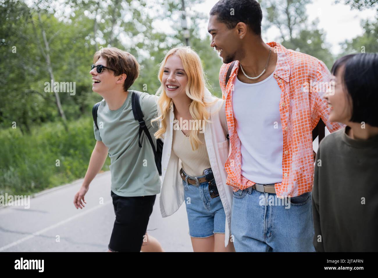 Multicultural travelers hi-res stock photography and images - Alamy